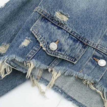 Distressed Cropped Denim Jacket With Frayed Hem on Luulla