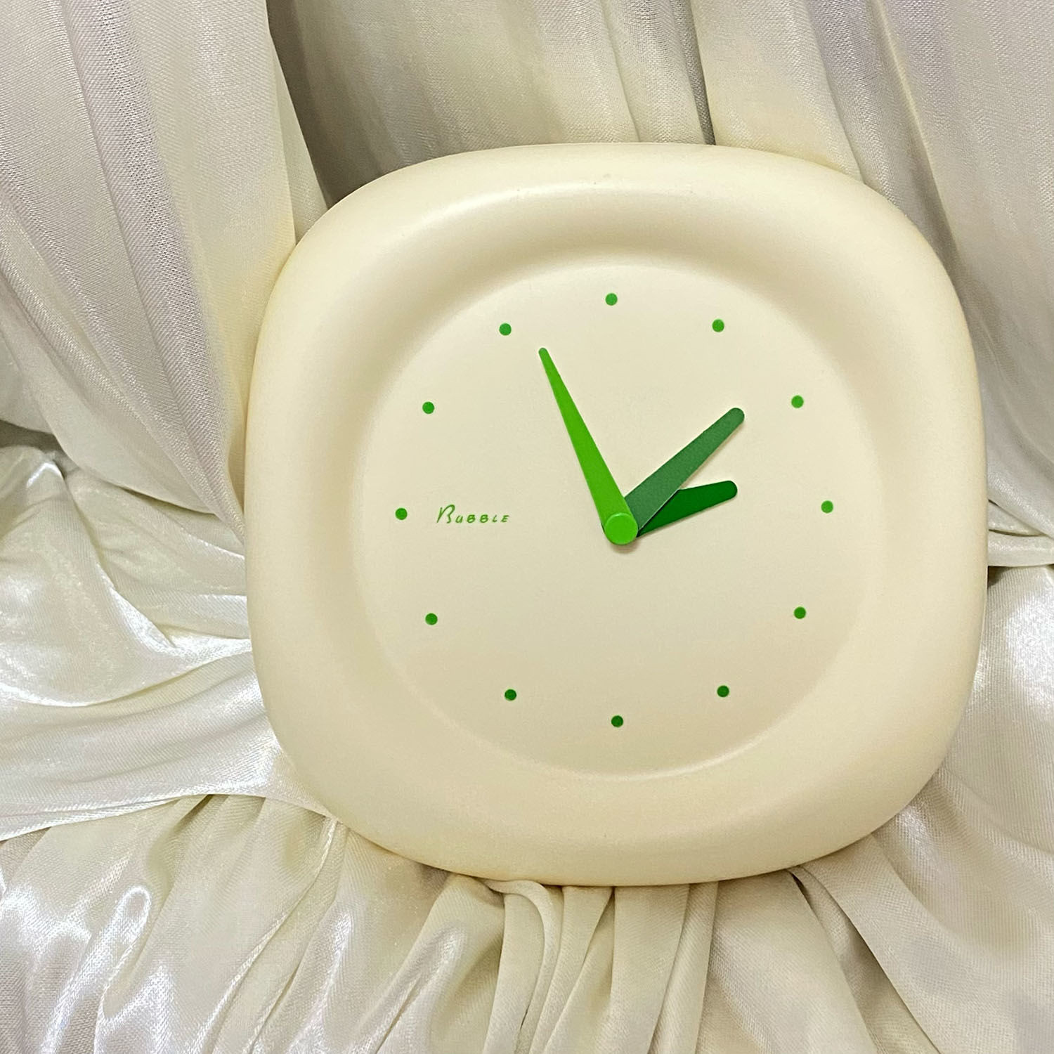 Creative Bubble Table Wall Clock Korean Style Kawaii Cute Wall Clocks ...