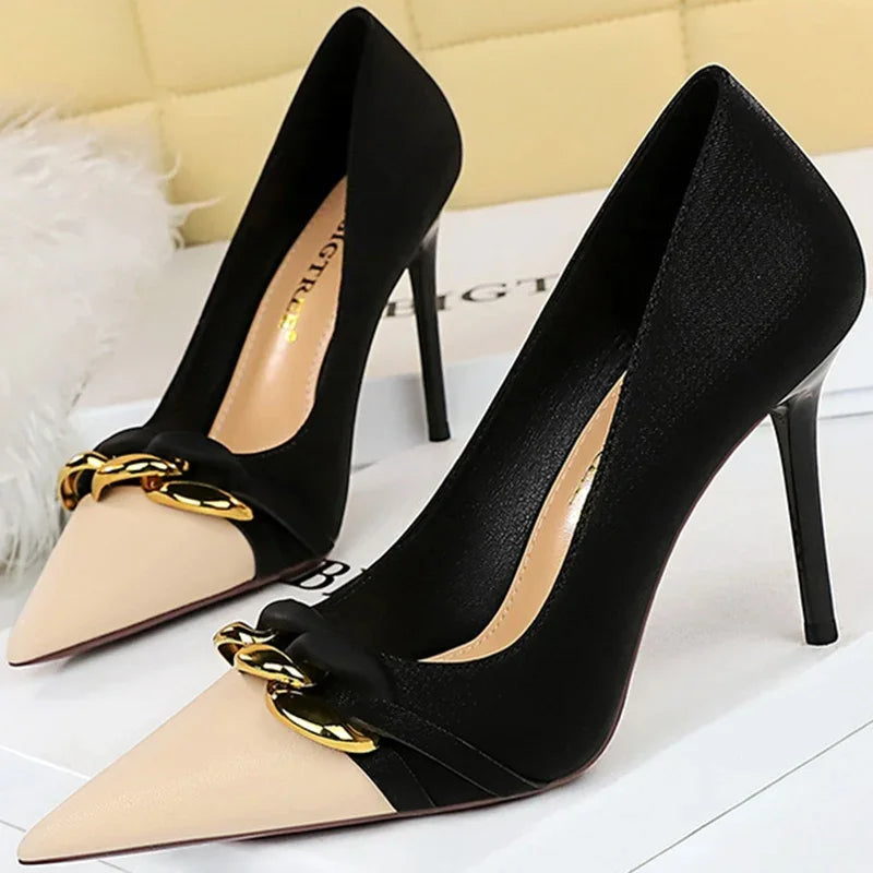 Elegant Black Stiletto Heels With Gold Chain on Luulla