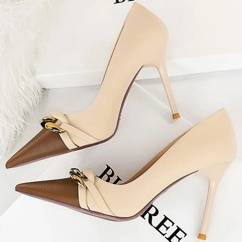 Elegant Black Stiletto Heels With Gold Chain on Luulla