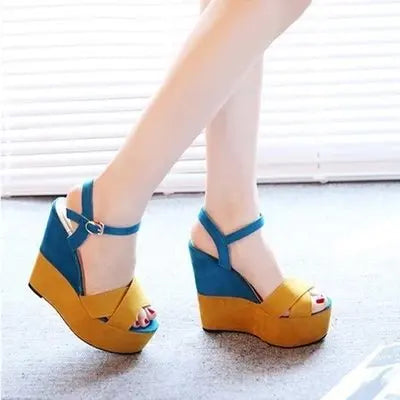 Vibrant Two-tone Platform Sandals With Straps on Luulla
