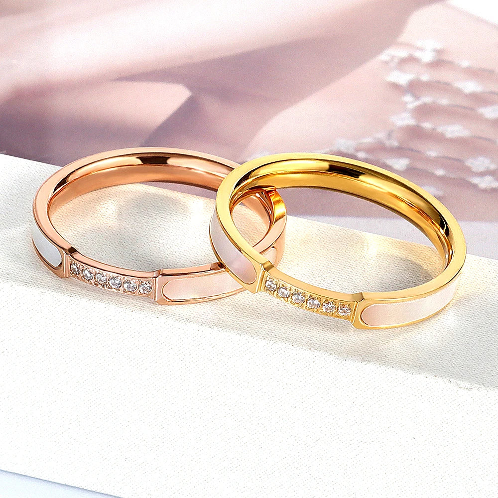 Adjustable Gold Rose Bands With Sparkling Accents on Luulla